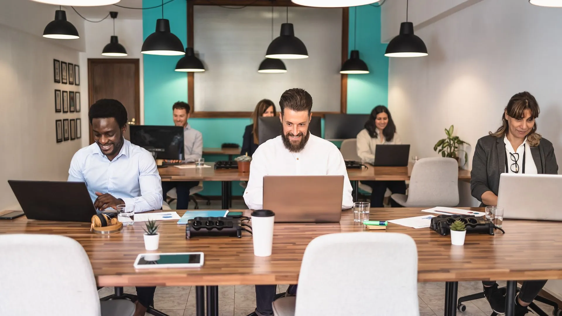 Employee Experience vs Team Experience: The Real Difference